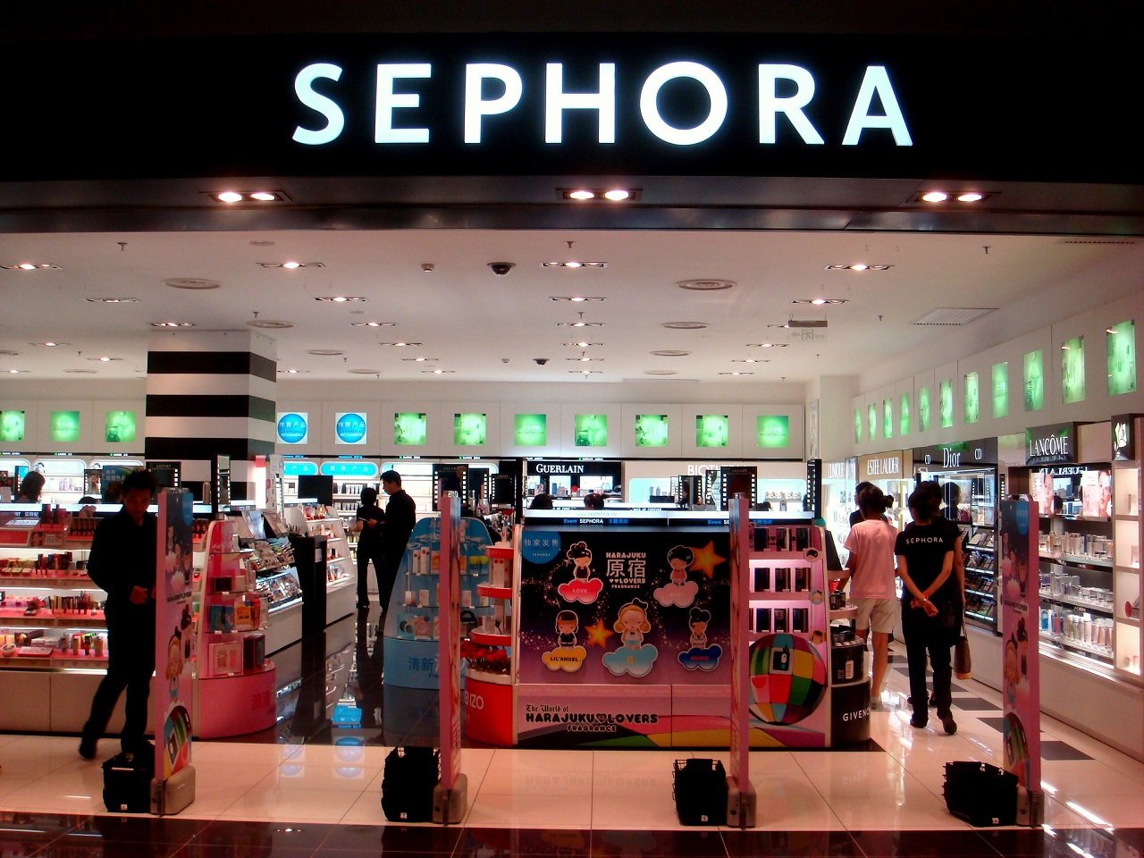 Sephora Marketing Strategy: Digital Innovation in Beauty Retail